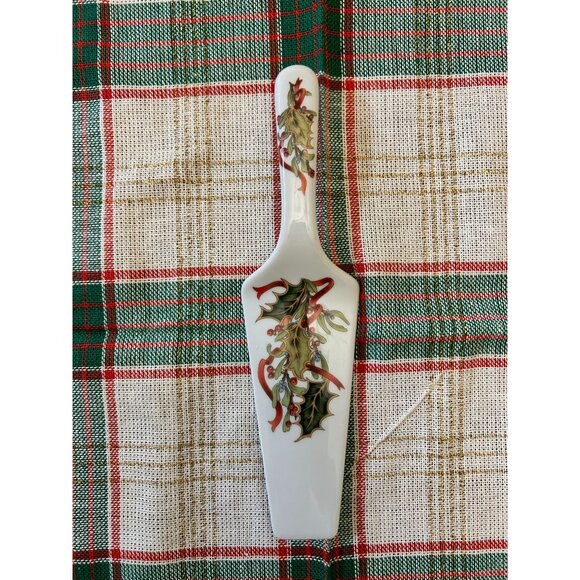 Andrea By Sadek | Dining | Vintage Christmas Garland Ceramic Cake ...